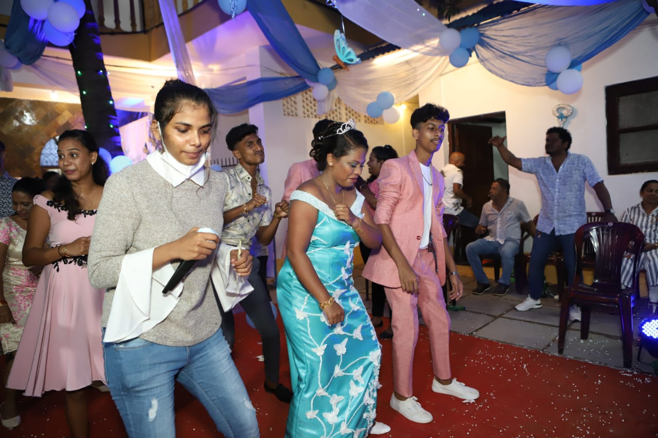 Gallery – Emcee Myra D'costa